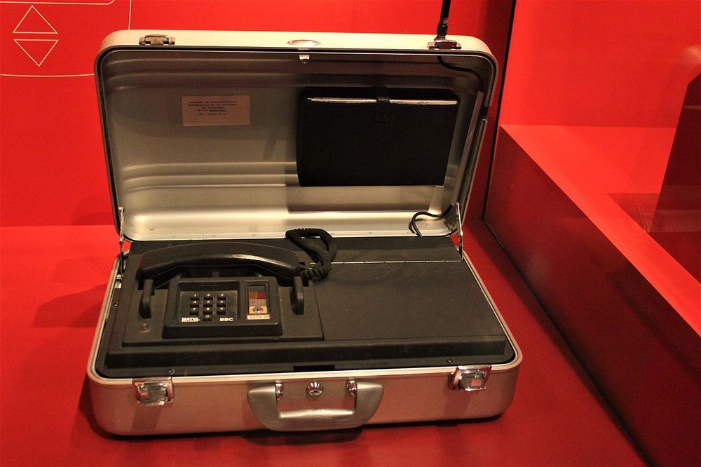 NATEL – mobiles Telefonieren in der Schweiz | Onlineportal – PTT-Archiv ...